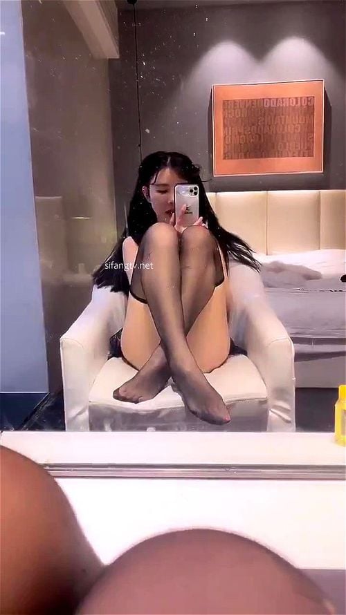 Watch 逼逼粉嫩肉肉身材妹子情趣装诱惑 性感肉丝换包臀裙翘起屁股 直播 馒头 黑丝 Porn Spankbang